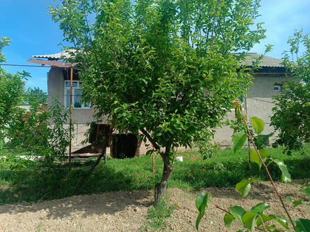 Продаётся участок 9соток. Кибрае коттеджный вариант.  4комнат .