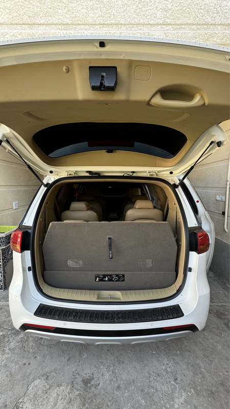 Срочно продаю свою KIA CARNIVAL 2015