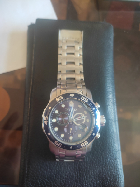 Продам часы INVICTA.