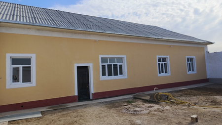 Hovli uy sotiladi
