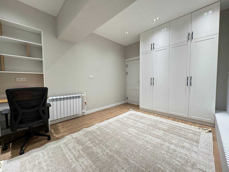 м.Ойбек Ц-7 пос.Юж.Кореи 3-комн 3/9 70 м² евроремонт мебель техника