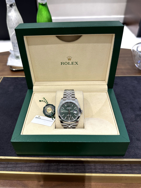 NEW Rolex Datejust 41mm Steel 126300 Green Motif