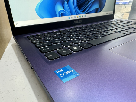 Asus core i3 11 avlod 8/256 ssd klavyatura yonadi full komplektda