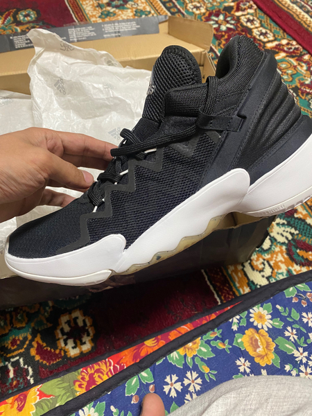 Продаётся баскетбольные кроссовки Adidas D. O. N. ISSUE 2