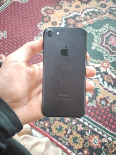 iphone 7 sotiladi narxini kelishamis abmen bor telga qarap