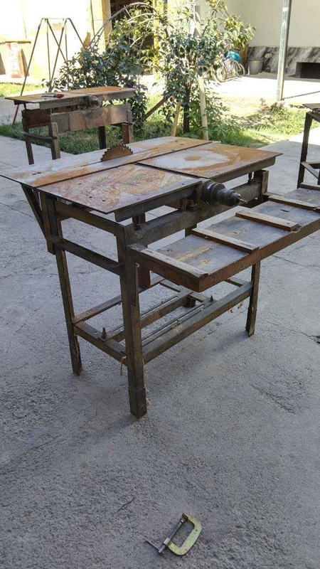 Станок для обработки дерева в отличном состоянии.