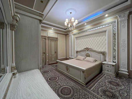 Срочно продаётся шикарный квартира в центре М.Улугбек(142)