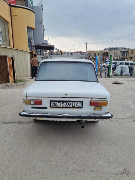Jiguli sotiladi 1975 yil metani bor !