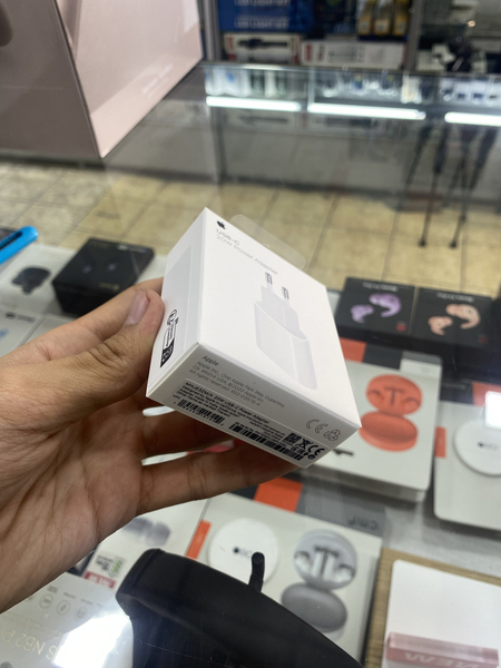 Зарядное устройство Apple USB-C Power Adapter (20W)