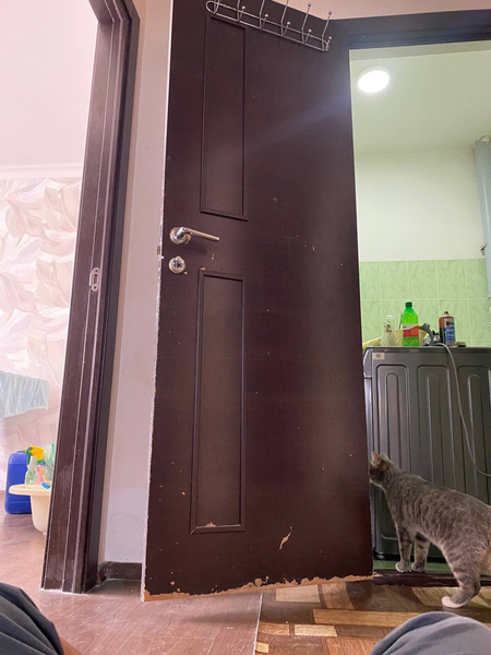 Продаётся межкомнатная дверь б/у длина 2 м ширина 70 см