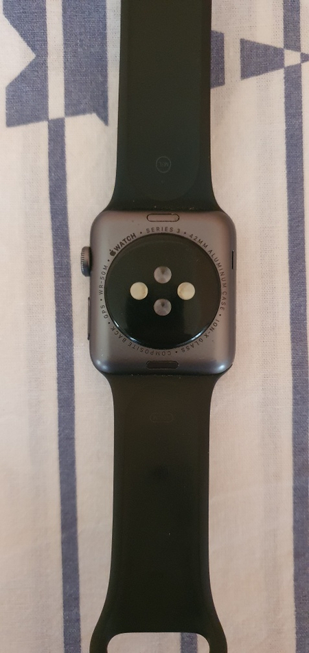 Apple watch series 3 . 42 mi