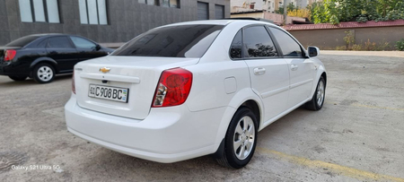 Chevrolet Gentra sotiladi. A\\\'lo holatda, savdolashish mumkin