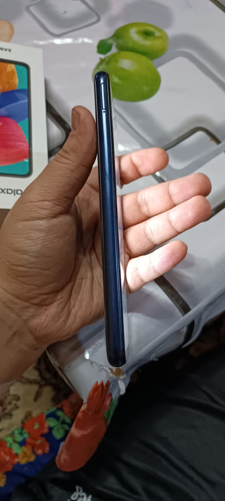 Model: Samsung M33\\n\\nXolati: ideal\\nXotira:6f