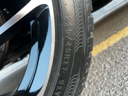 Прадаетса сака диска и балон r17 Lassa balon 215/45/r17