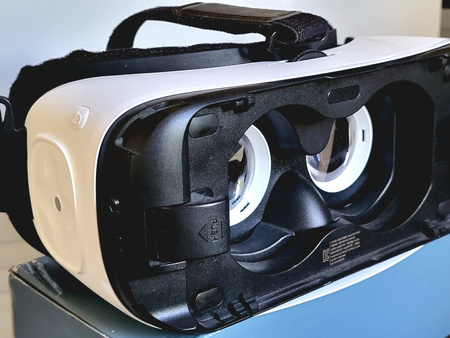 Смартфон Galaxy S6 Edge (64Gb) + шлем Gear VR (powered by Oculus)
