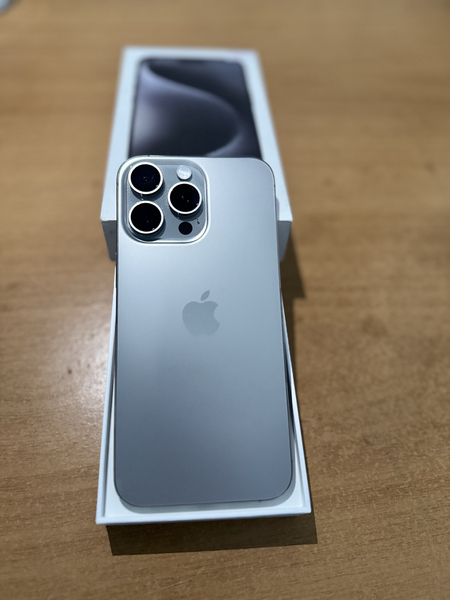 Iphone 15 pro max 256gb natural titan