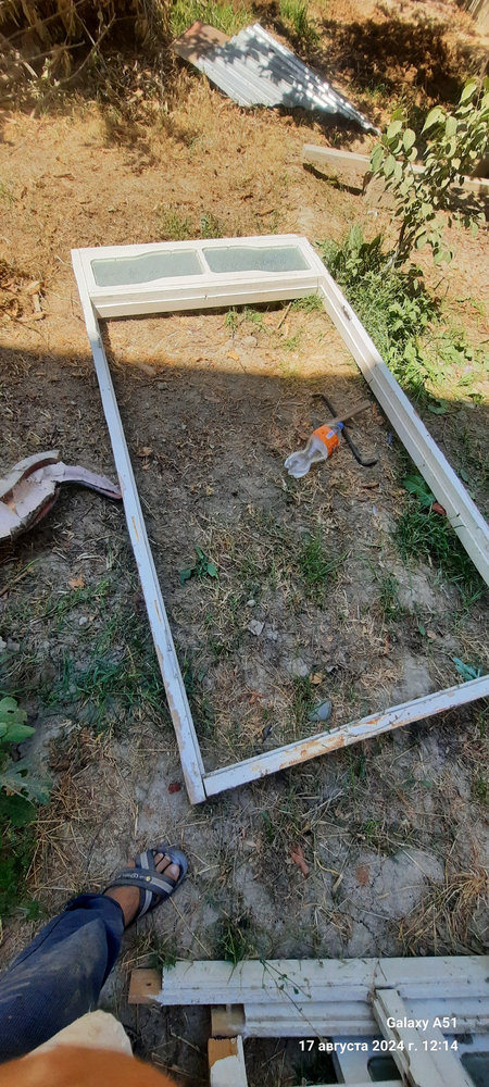 Эшик ромлар сотилади арзон. 4 та 2 табакали эшик. 12 та ромка каробкас