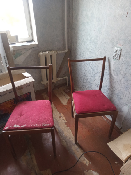 Стулья сотилади 4 дона