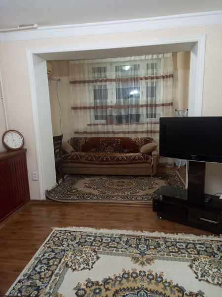Срочно продаётся своя 2/2/4 кирпич  возле метро Новза