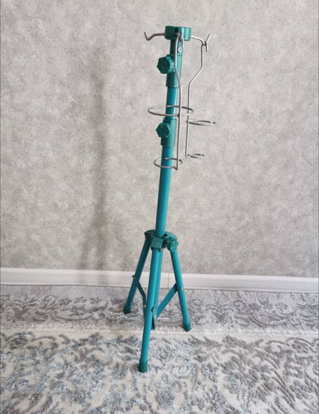Kapilnitsa veshilka shtatif