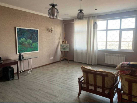 (К128526) Yakkasaroy tumanida 3-xonali kvartira sotiladi