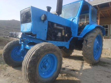 Traktor YUMZ holati o'rtacha,hamma uskunalari bor,svarkasi ham