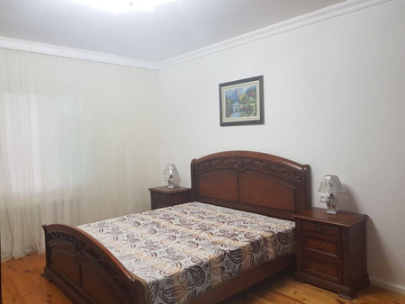Сдается 3ком в центре , ул. Нукус, банковский дом с обстановкой