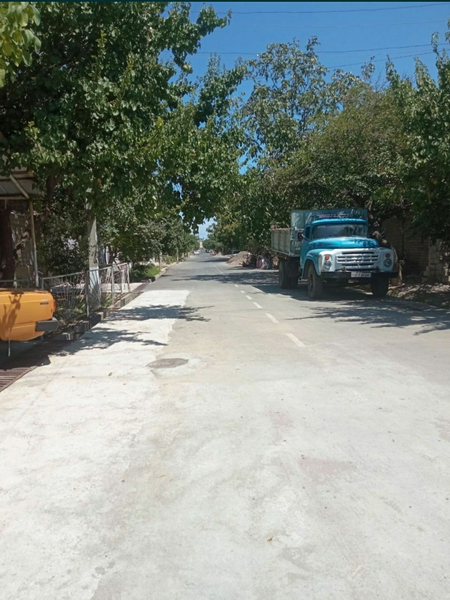 Yengi 16 yilik maxalada 6 sotik quruq yr sotiladi