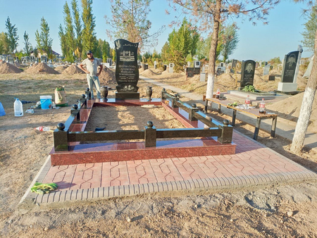 Памятники, установка, облицовка мрамором, портреты ручная работа