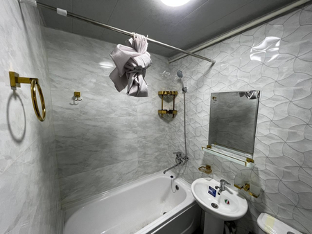 Г. Chlonzor 23, 2/2/5
Xonalar 2  aloxida
Etaj 2, kvadrat 45
Remont, Ev