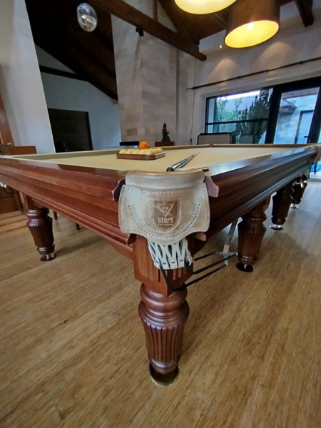 Королевский  биллиарный  стол