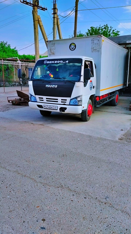 Isuzu yuk mashinasi