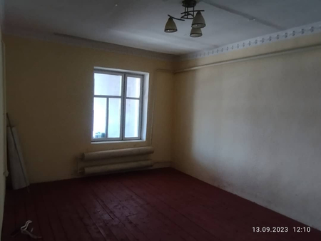 Срочно продаётся 4 комн.кв. 2 мкр