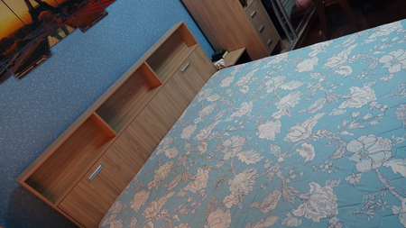 Продаётся кровать с тумбами и шифонер