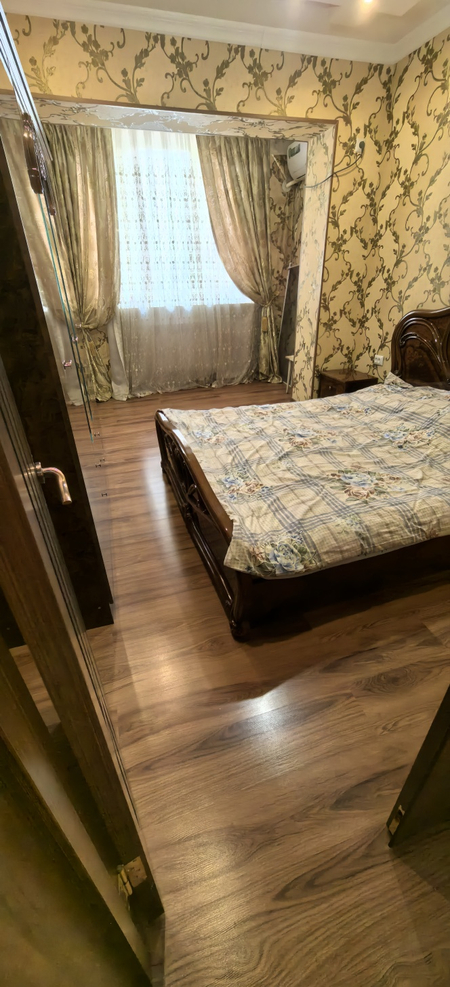 Мирзо Улугбек Сельхоз Сампи йонида. Шериклика 2 та  талаба киз оламан.