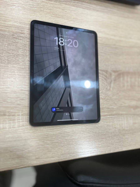 Ipad pro 11 M1 sotiladi 128 GB Korobkasi bor