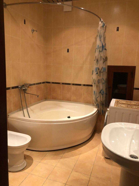 New building in center metro oybek 4 room 3 bedroom 2 bathroom