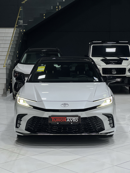 Toyota Camry Hybrid 2025