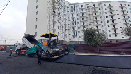 Катта ва кичик жойларни асфальт киламиз.