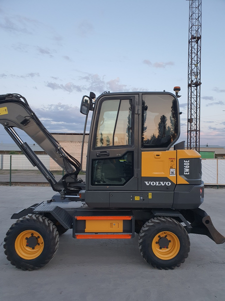 Экскаватор EW60E