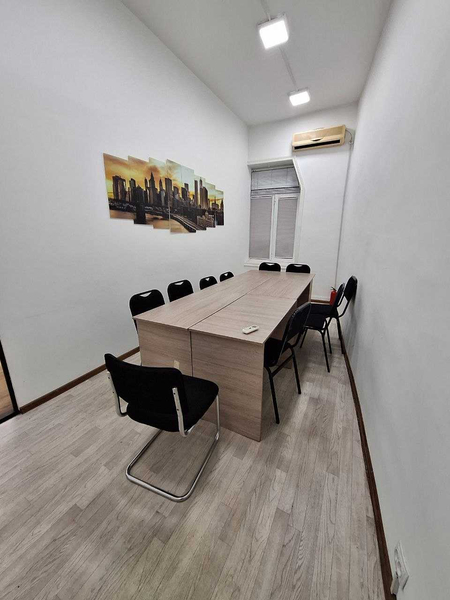 Срочно кабинет 35м² с мебелью