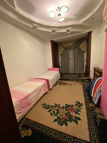 Ул: Шота Руставели. ор: Аския базар. 3/3/4. 73м²