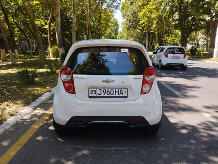 Продаётся chevrolet spark первая позиция объём двигателя 1.25