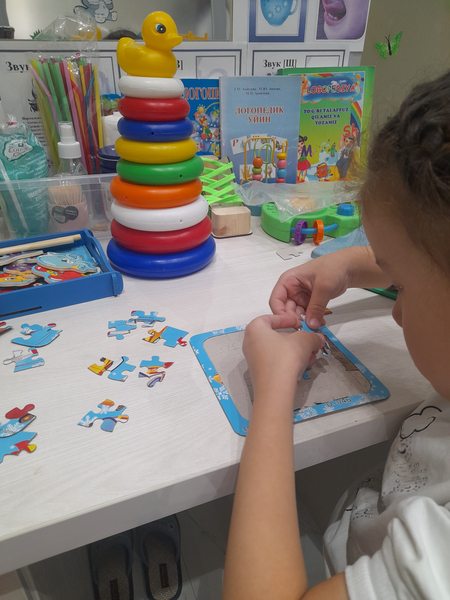 Logoped defektolog chasniy klinikada mashg'ulot o'taman