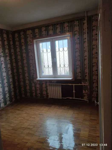 Юнусабад 4 квартал. Продается квартира 1/1/4