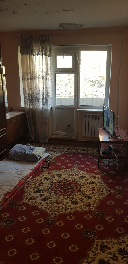 сдаётся 1 ком кв в чирчике 1 мкн 2 этаж рядом школа базар