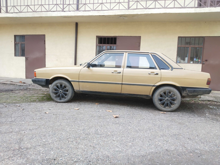 Продаю автомобиль audi 80 b2 1981  года выпуска