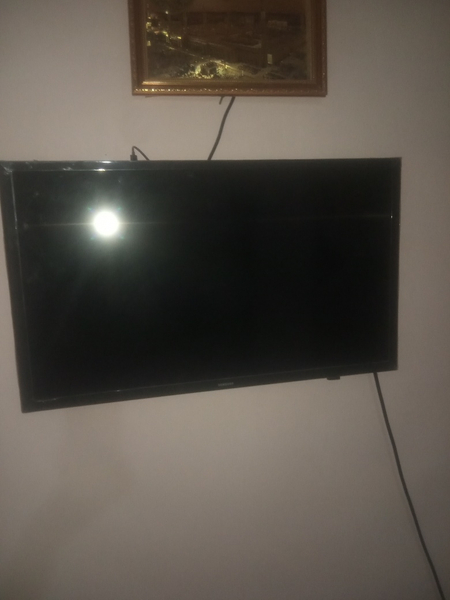 Televizor Smart 35 talik televizor 2ta uchun sotyapman ishlashizoʻr