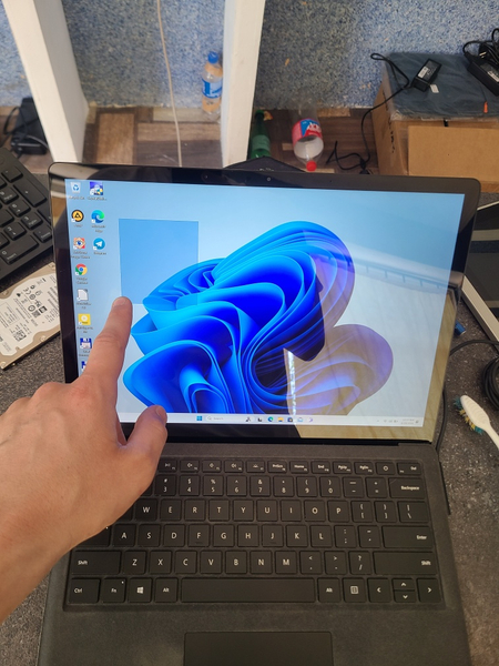 Microsoft laptop core i7-8650U/16GB RAM/512GB SSD/ Touchscreen