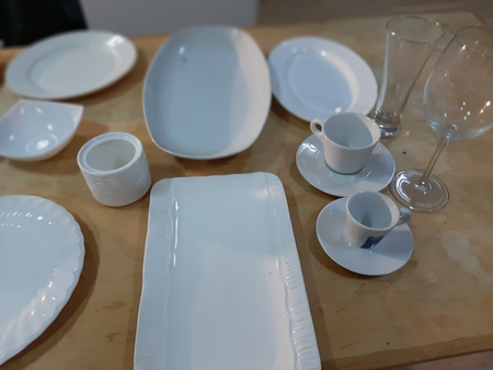 Kafe restoran uchun tarelka likoblar